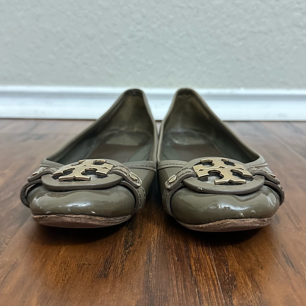 Tory Burch "Gabriel" Gold Medallion Logo Flats Glossy… - Gem